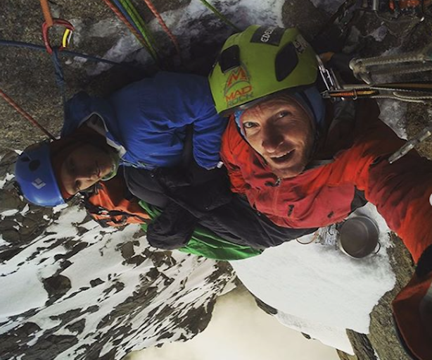 Julian Wright e Trystan Firman scalano il "Diamond Couloir" sul Monte ...