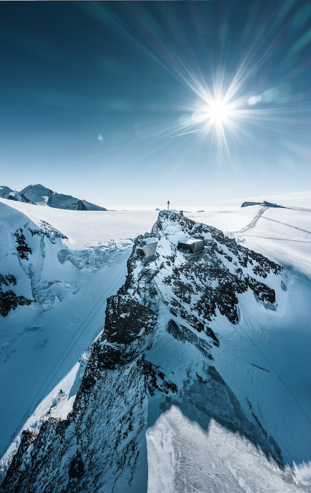 "Matterhorn glacier ride II": in funivia dall'Italia alla Svizzera ...
