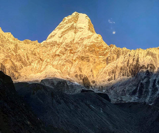 Ama Dablam (6.812 m): primo team in vetta | MountainBlogMountainBlog ...