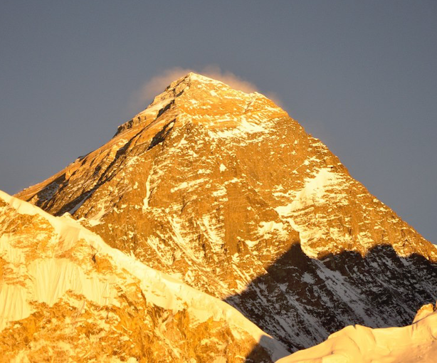 Everest, primavera 2021: superati i 300 permessi di scalata ...