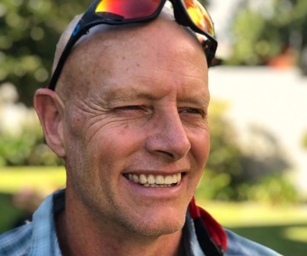 Everest: il sudafricano Pierre Carter si lancia con il parapendio da ...