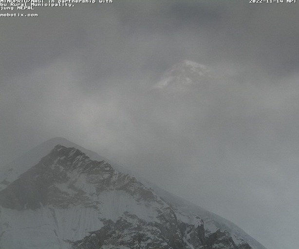 Ricercatori italiani attivano una webcam con vista sull'Everest | MountainBlogMountainBlog | The ...