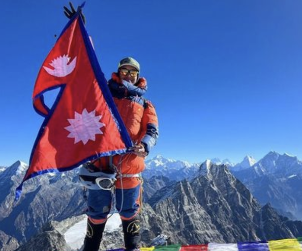 Team nepalese completa la seconda scalata del Chhopa Bamare (6.109 m ...