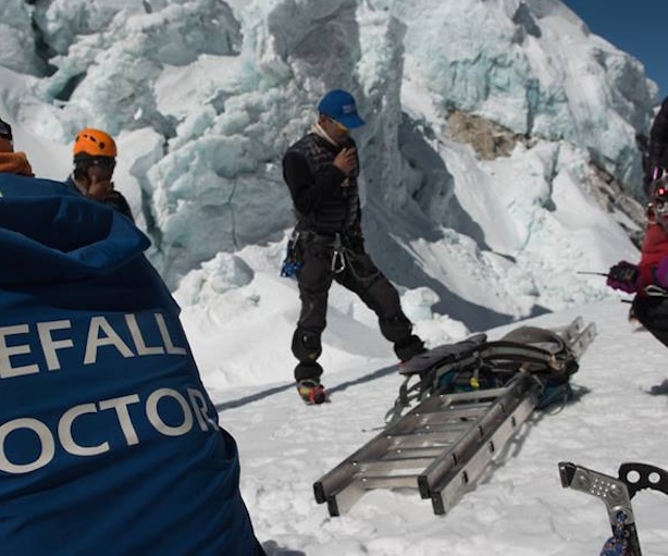 Everest: gli 'IceFall Doctors' aprono la stagione alpinistica | MountainBlogMountainBlog | The ...