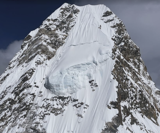 Ama Dablam (6.812 m): aperta la via per la vetta ...