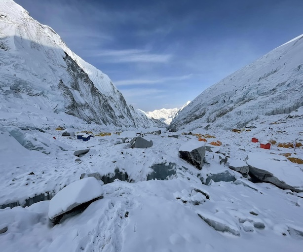 Alpinista rumeno muore sull'Everest | MountainBlogMountainBlog | The Outdoor Lifestyle Journal