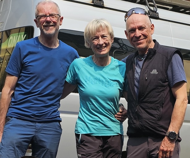 Nives Meroi, Romano Benet e Peter Hamor rinunciano al Kangbachen | MountainBlogMountainBlog ...